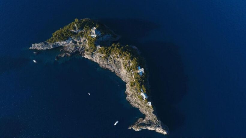 Positano and Amalfi Sharing swiming Li Gali Island - An In-Depth Look at the Experience