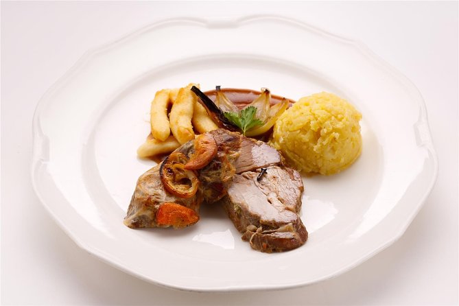 Postojna Cave & Photostop Predjama Castle - Group Tour From Koper - Exploring Predjama Castle