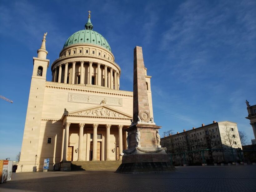 Potsdam: Private Bus Tour with Park Walk to Sanssouci Palace - Key Points