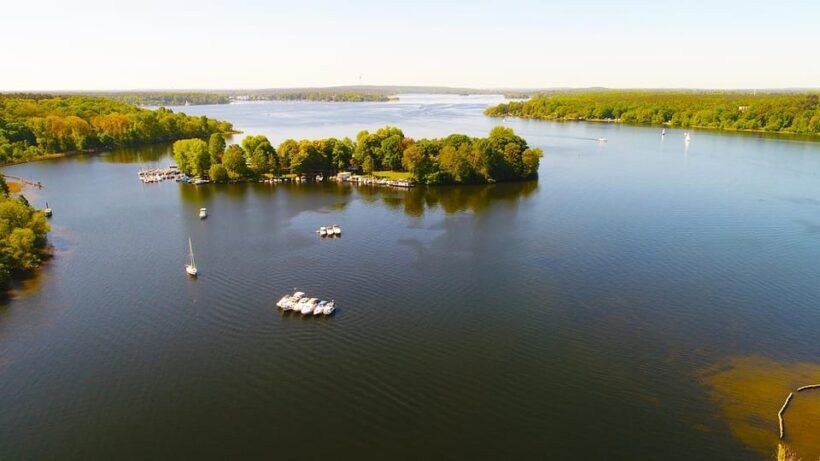 Potsdam: Yacht Cruise - Lakes of Berlin - Castles & Nature - What Does the Experience Offer?