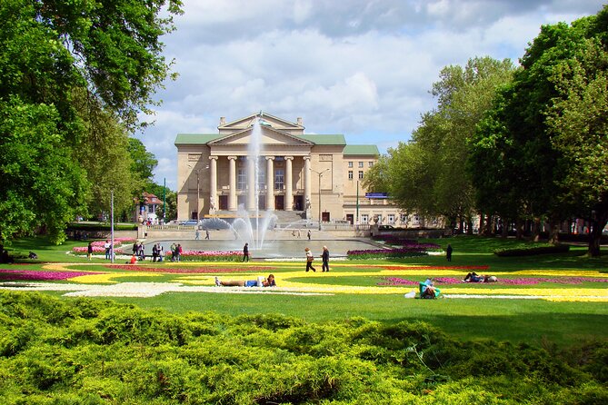 Poznań Experience 2-Hours Guided Walking Tour - Exploring Poznańs Old Market Square