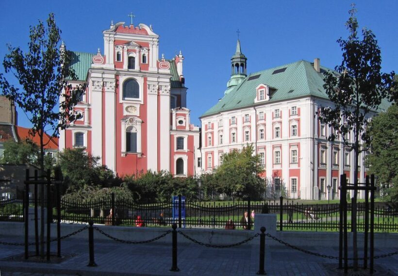 Poznan Old Town and Croissant Museum Private Walking Tour - Introduction to the Poznan Tour Experience