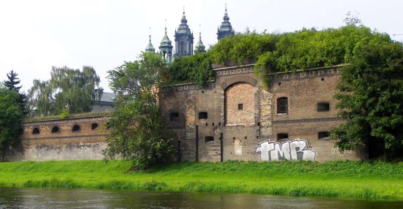 Poznan: Srodka District and Cathedral Island Private Walking - Authentic Stories and Positive Feedback