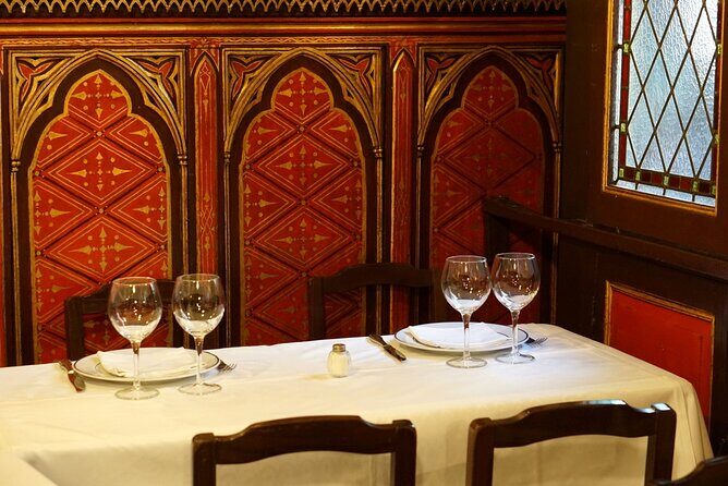 Prado Museum Tour & Lunch at the Oldest Restaurant in the World - Dining at Sobrino de Botín: An Iconic Meal