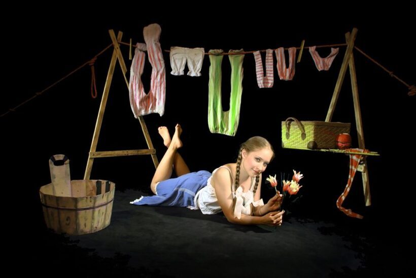 Prague: 1.5-Hour Black Light Theater Srnec Performance - The Performers and Audience Interaction