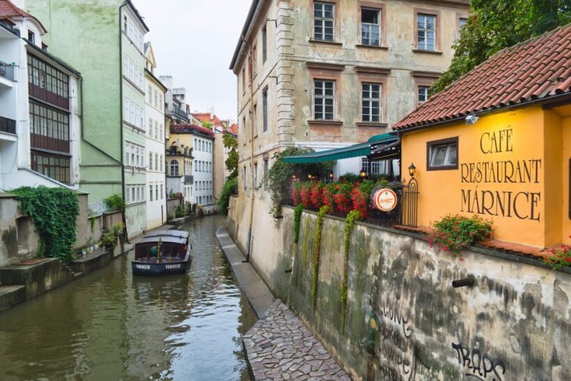 Prague: 1.5-Hour River Boat Cruise and Guided Tour - A Detailed Look at the Experience