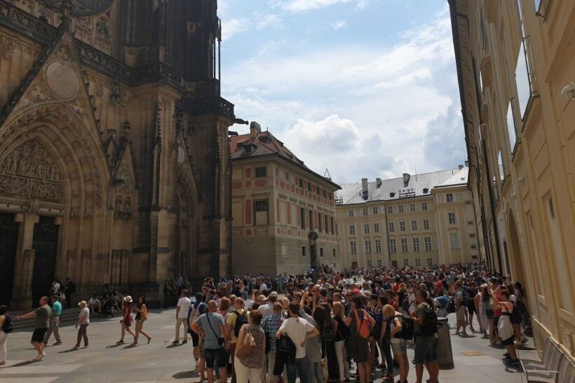 Prague: 1-Hour Castle Tour With Fast-GET Admission Ticket - The Experience and Practical Details