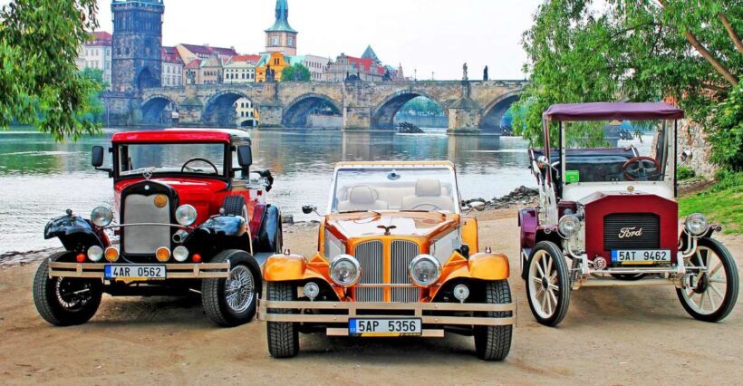 Prague: 1-Hour Vintage Car Tour - Key Points