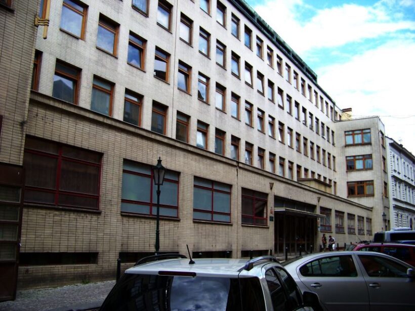 Prague: 2-Hour Back to Communism Walking Tour - Exploring Prague’s Communist Past: A 2-Hour Walk Through Cold War History