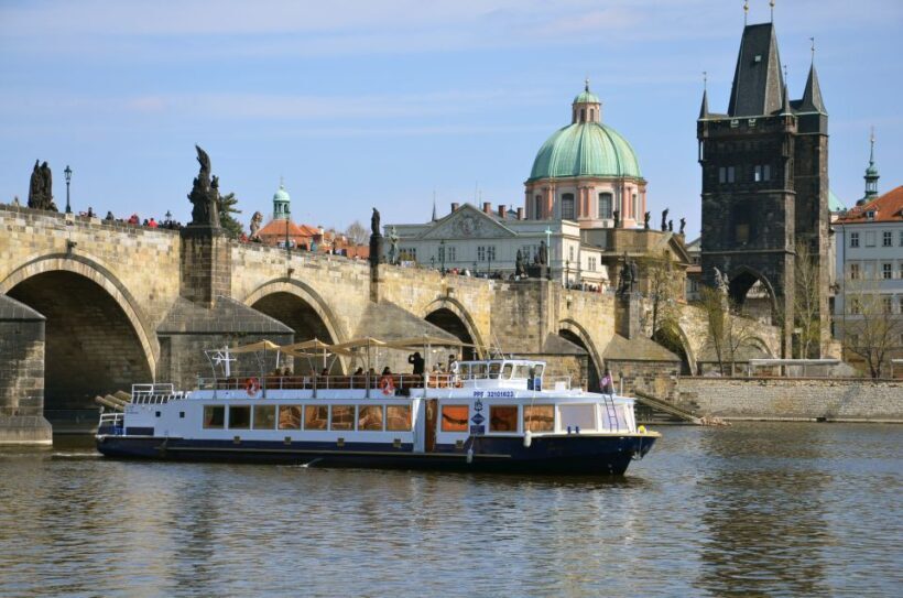 Prague: 2-Hour Lunch Cruise on the Vltava River - Key Points
