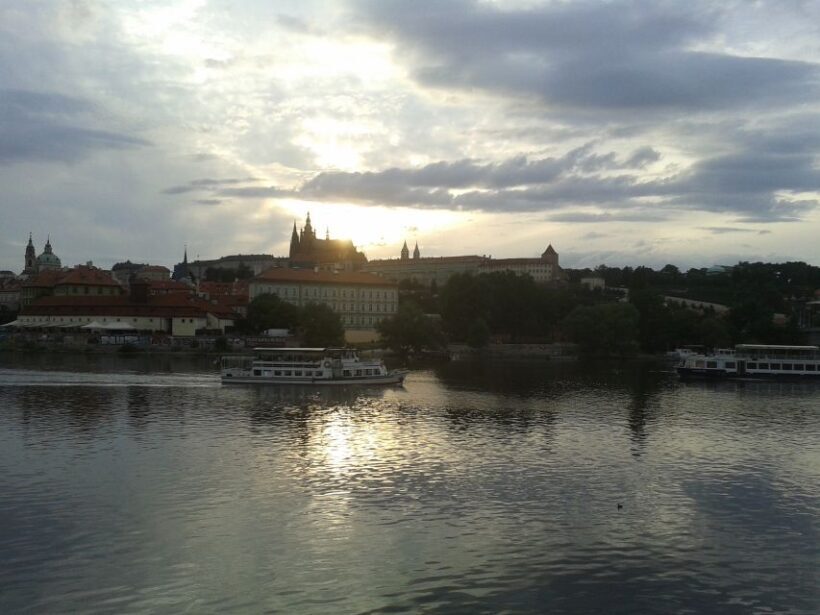 Prague: 3-hour Evening River Cruise with Dinner - An In-Depth Look at the Cruise Experience
