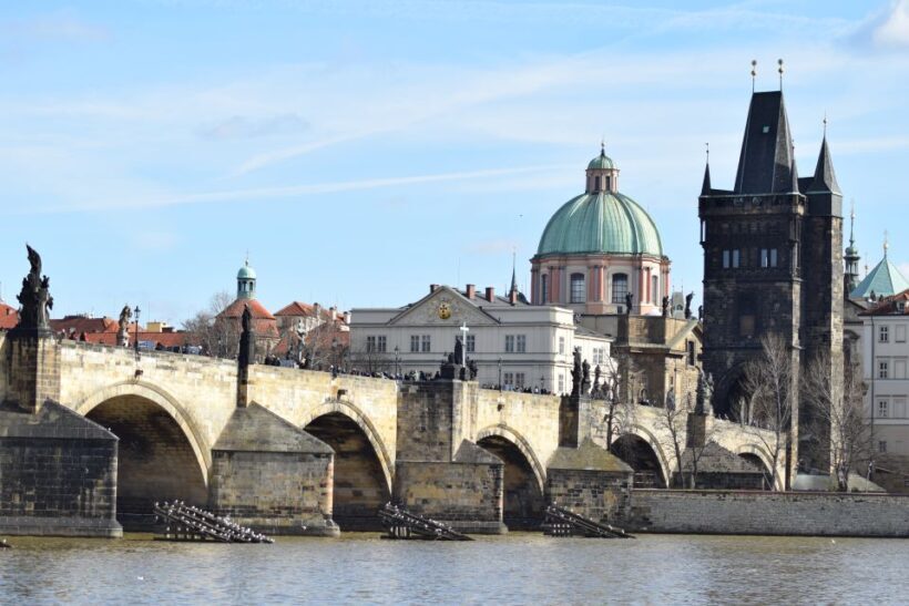 Prague: 3-hour Evening River Cruise with Dinner - FAQ