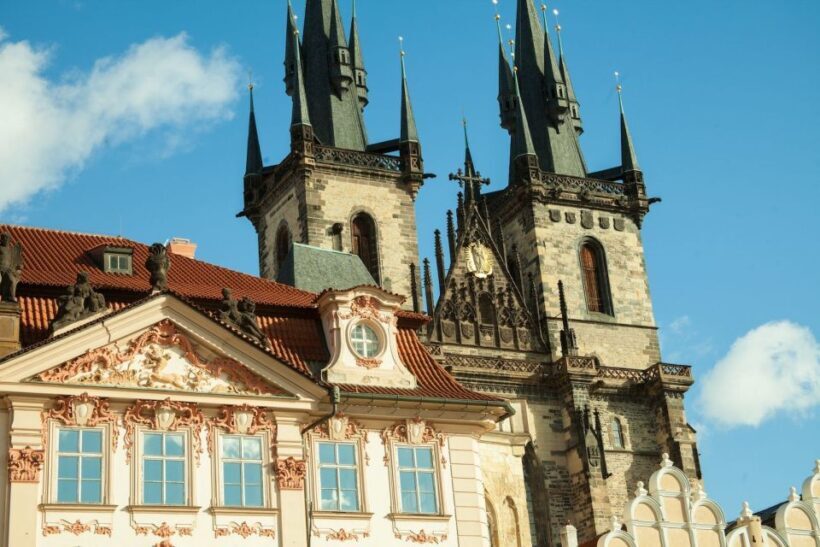 Prague: 3-Hour Old Town and Prague Castle Tour in German - A Deep Dive into the Experience