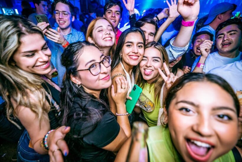 Prague: Boat Party with Unlimited Drinks & After Party Entry - An Overview of the Experience