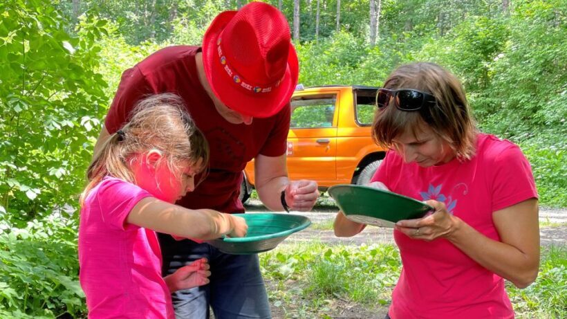 Prague: Bohemian Uplands Garnet Panning&Animal Farm 4WD Tour - Practical Details: What You Need to Know