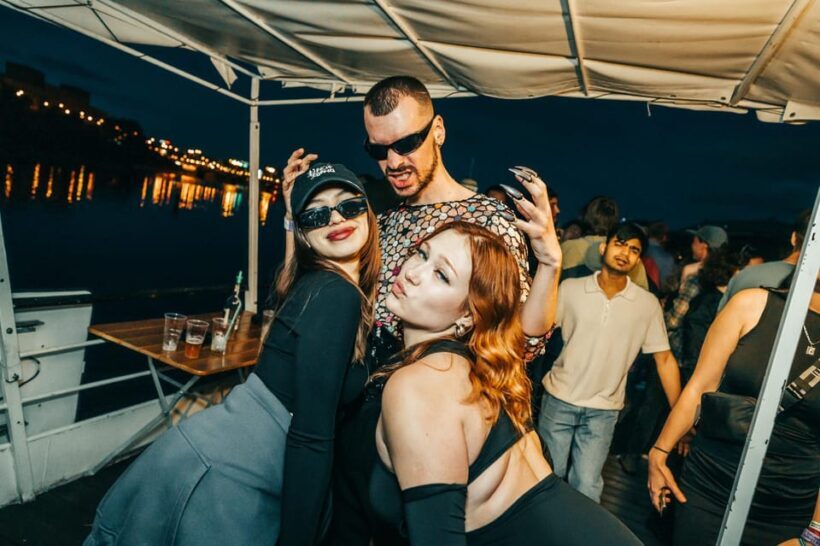 Prague: Booze Cruise with Open Bar and Duplex Entry - FAQ