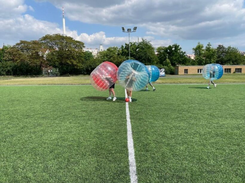 Prague: Bubbles football - Zorb Football in centrum - FAQ