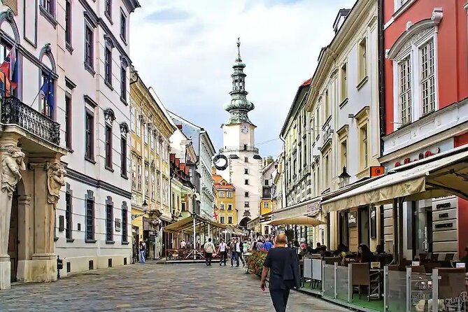 Prague-Budapest One-Way Sightseeing Day Tour - Tour Experience