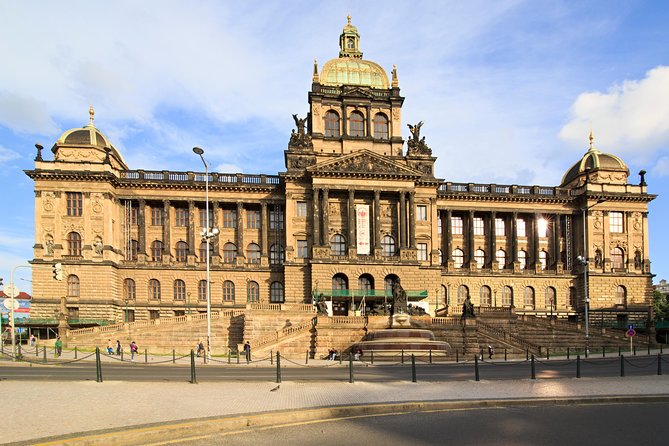 Prague: Bus Tour, Walking Tour, River Cruise and Lunch - The Lunch Experience