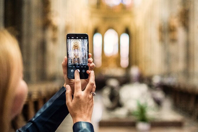 Prague Castle: Admission Ticket With Bus Transfer And Audioguide - Audioguide and Self-Guided Tour