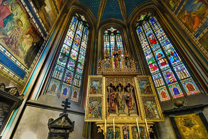 Prague Castle and Lobkowicz Palace Entrance Tickets - Accessibility and Mobility Considerations