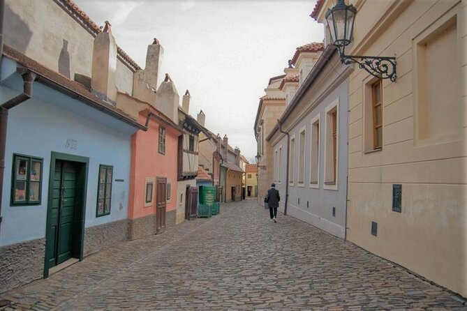 Prague Castle Audio Guide (no admission ticket included) - Who Should Consider This Experience?