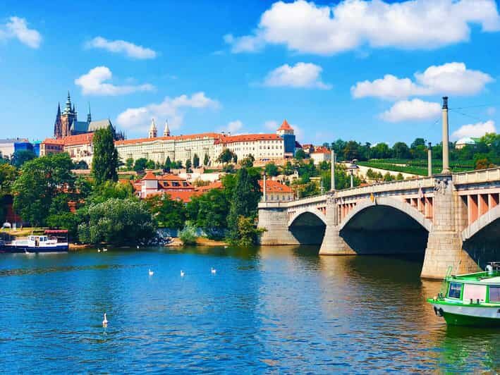 PRAGUE CASTLE: PRIVATE FAIRYTALE WALKING TOUR - Key Points