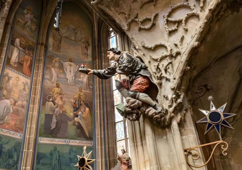 Prague Castle: Royal Palace, Cathedral, and Golden Lane Tour - Why Choose This Tour?