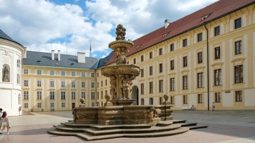 Prague Castle Walking Tour - Practical Tips for Travelers