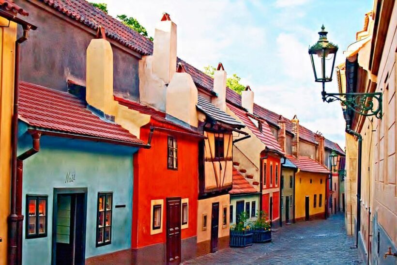 Prague Castle Walking Tour with Live Guide - Key Points