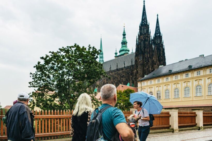 Prague: City Highlights By Bus, Boat, and on Foot - FAQ