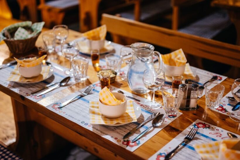 Prague: Dinner with Folk Show and Open Bar - The Sum Up
