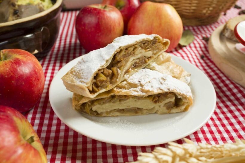 Prague: Evening Folklore Garden Party with Traditional Menu - Practical Tips for Visitors
