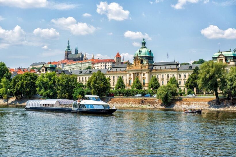 Prague: Evening Vltava River Eco Cruise with Prosecco - Key Points