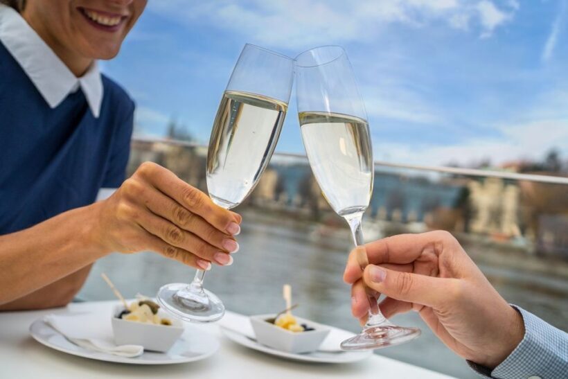 Prague: Evening Vltava River Eco Cruise with Prosecco - FAQ