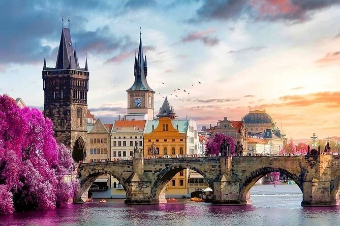 Prague Full Day Guided Tour with private transfers From Vienna - FAQ