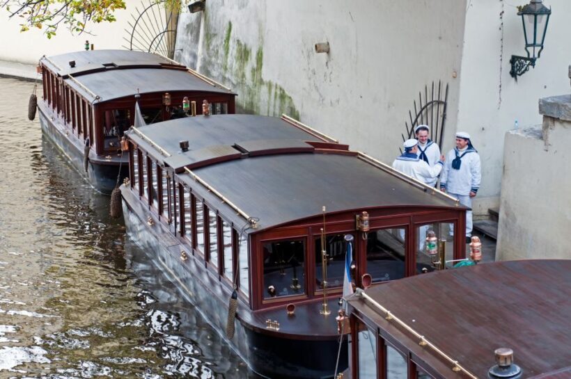 Prague: Full-Day Tour with Lunch and River Boat Cruise - Wenceslas Square and Modern Prague
