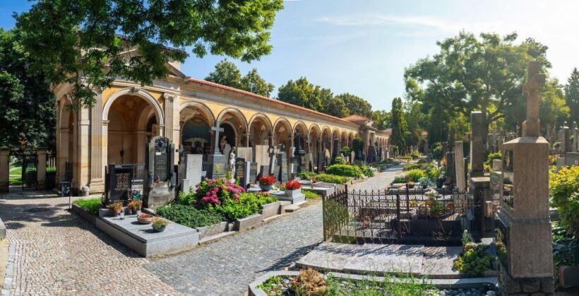 Prague: Guided tour to the historic fortress of Vyehrad - Key Points