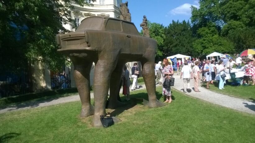 Prague: Highlights Walking Tour to the German embassy 1989 - The Sum Up