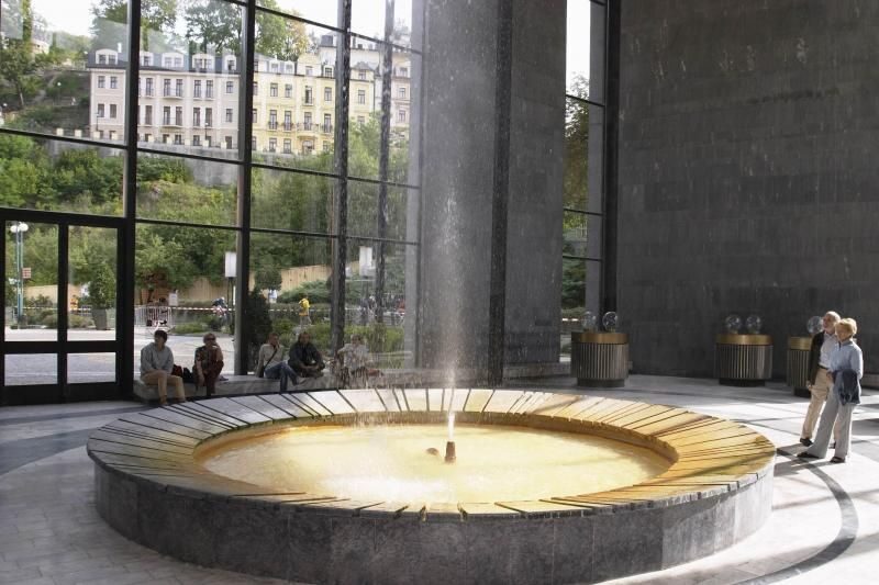 Prague: Karlovy Vary Tour with Lunch and Moser Museum Visit - Introduction