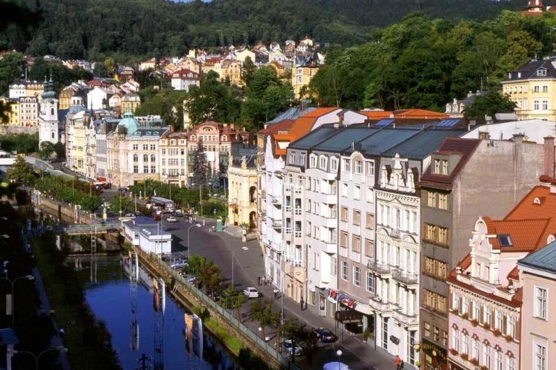 Prague: Karlovy Vary Tour with Lunch and Moser Museum Visit - Who Should Consider This Tour?