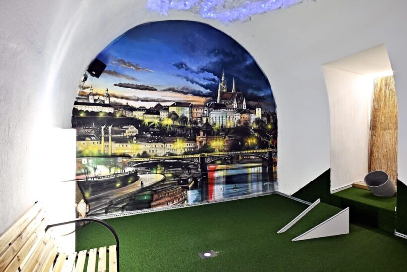 Prague: Mazemania Miniature Golf Experience - Key Points
