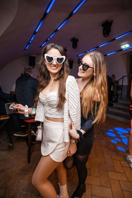 Prague: New Year's Eve Pub Crawl & Shots Bar Club Entry - Bar Hop and Club Entry