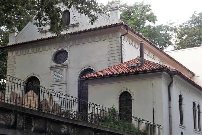 Prague Old Town and Jewish Quarter 90 Minutes Guided Tour - Meeting Point and Tour Logistics