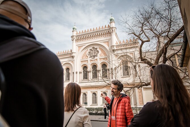 Prague Old Town and Jewish Quarter Walking Tour - Discovering Pragues Dramatic History