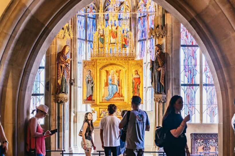 Prague: Old Town, Astronomical Clock and Underground Tour - Guides and Review Highlights