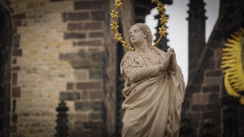 Prague: Old Town Highlights & Hidden Gems Guided Tour - Who Should Consider This Tour?
