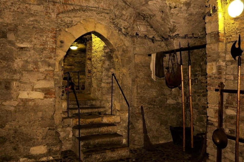 Prague Old Town, Underground and House of Alchemy Tour - A Closer Look at the Highlights