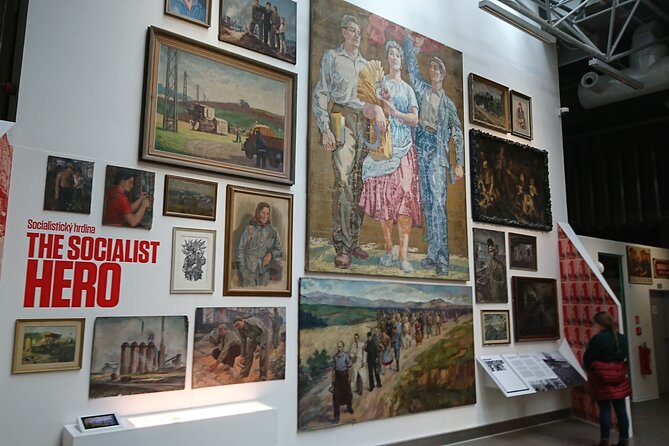 Prague Private Tour and Museum of Communism with transfer - FAQ