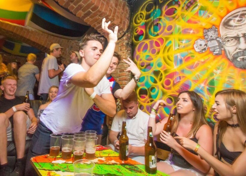 Prague: Pub Crawl with Open Bar and VIP Entry - The Experience and Atmosphere